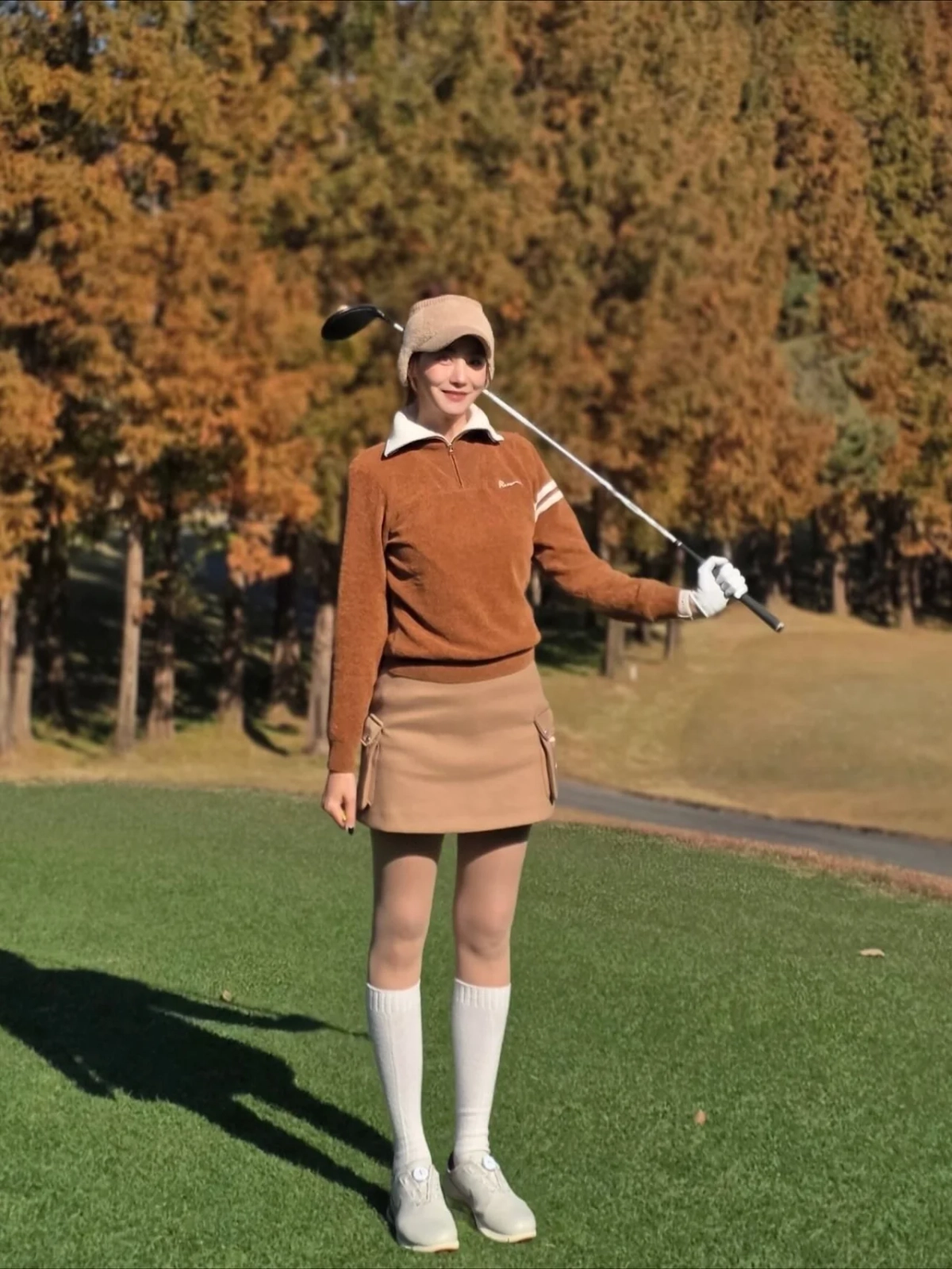 Yoo In-young Completes a 'Warm Neutral' Winter Golf Mood with Burgundy ...