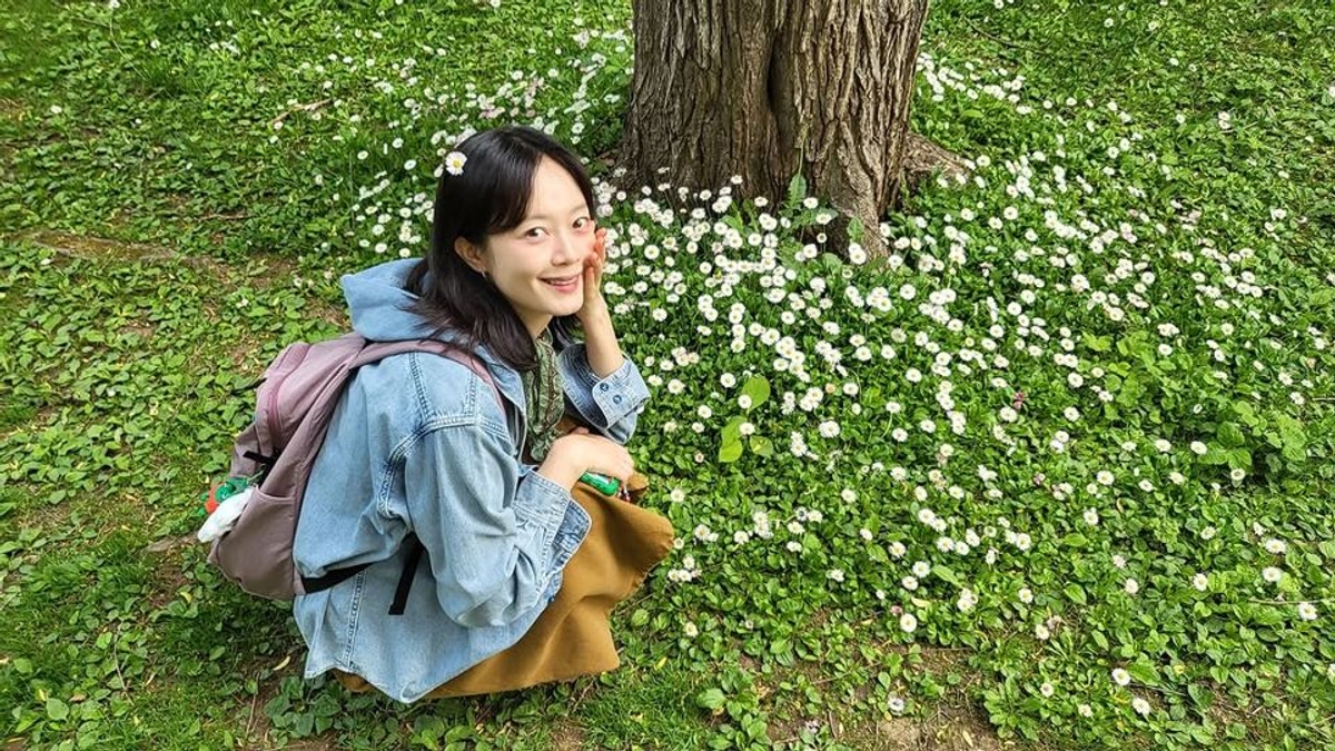 전소민, 데님 재킷으로 완성한 내추럴 봄소녀룩