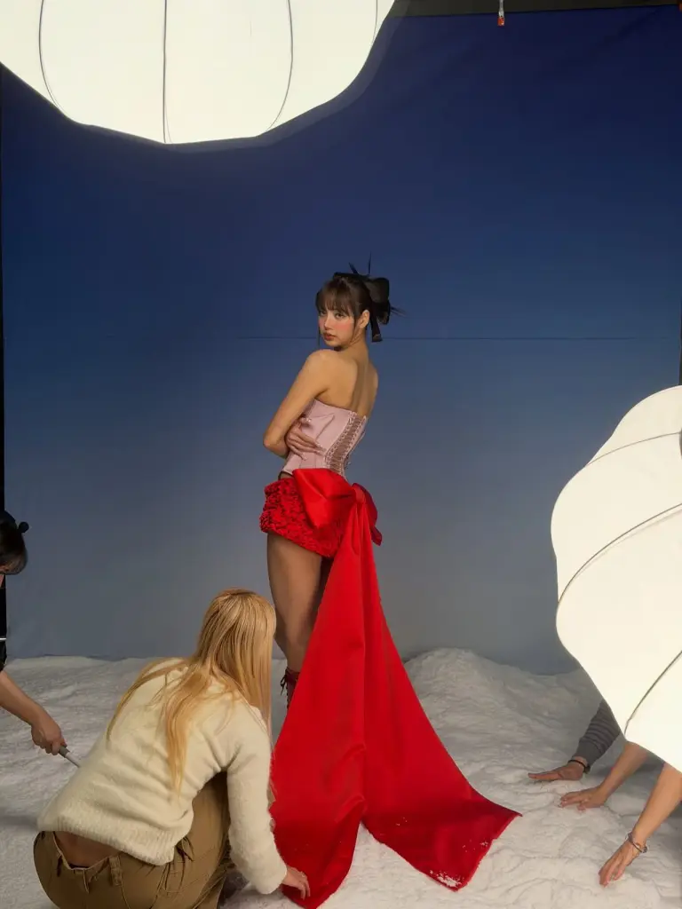 The Aesthetics of the Archive Defying Time, Lisa's Defined 'Drama of Lines'