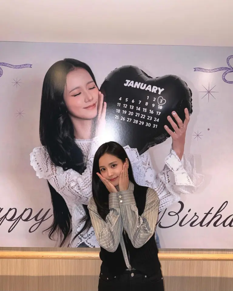 BLACKPINK Jisoo, the 'Real-Life Princess' Visual Opening the Door to ...