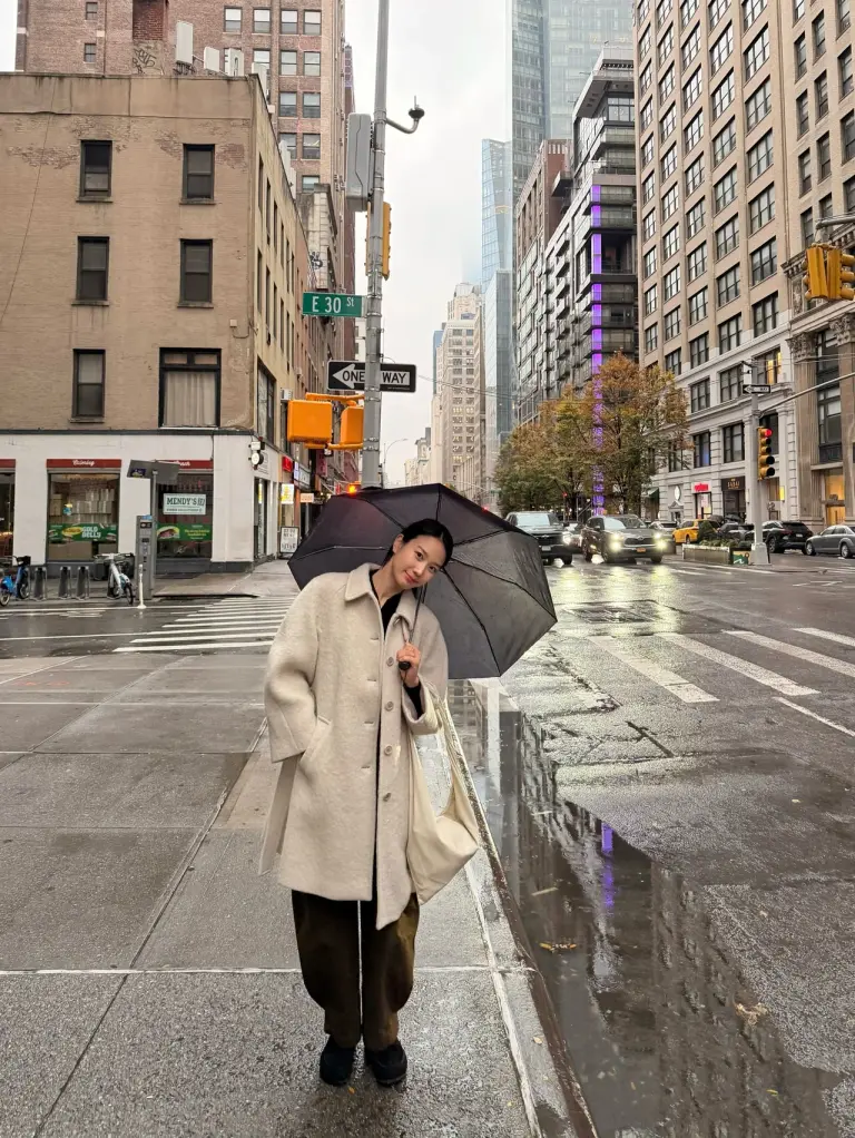 New York's Cloudy Skies Bow Down to the 'Human Reflector', Jang Hee ...