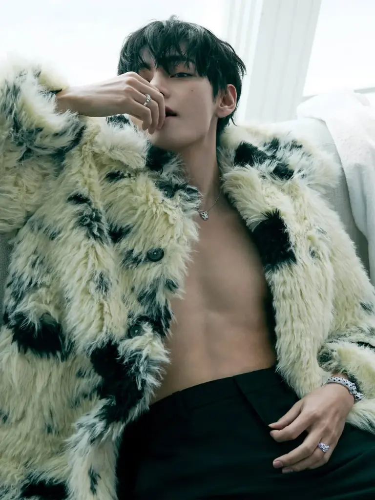 73 Million Won Bracelet Also Sold Out... BTS V Graces GQ Cover, Causing ...