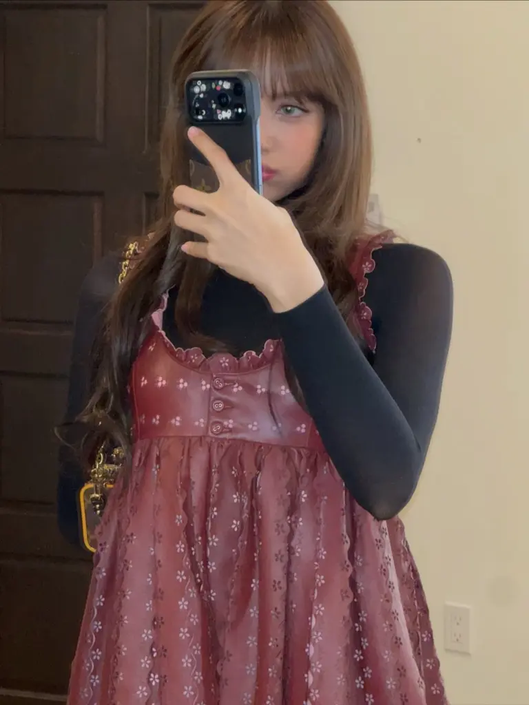 Lisa, the Secret of Unrealistic Leg Length? The Golden Ratio Completed ...