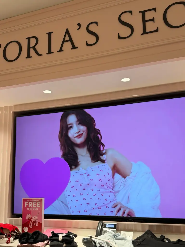 TWICE Momo Takes Over the Night Streets with ‘Satin Floral’... A Hip ...